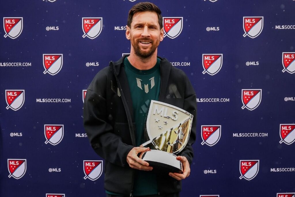 Lionel Messi recibió el trofeo "Landon Donovan" como mejor jugador de ...